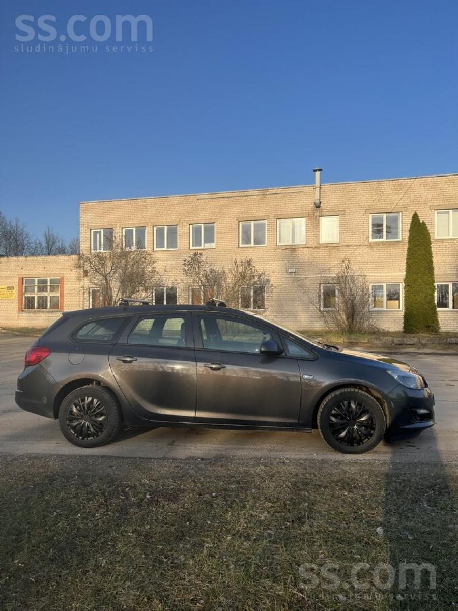 Grey Opel Astra 2016 in Ogre, with an engine capacity of 1.60 L and mileage of 308 thousand km for 3600 €, photo 4 on AUTOMOTO.COM.LV