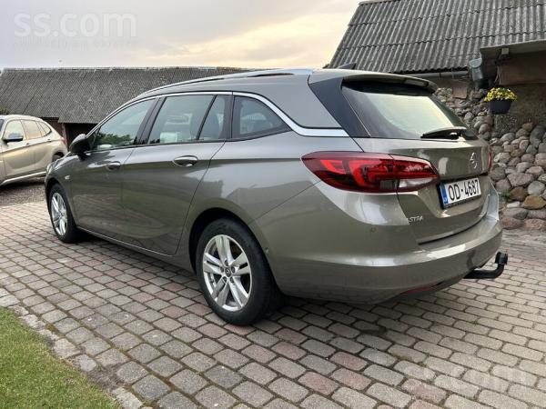 Grey Opel Astra 2016 in Liepaja, with an engine capacity of 1.60 L and mileage of 229 thousand km for 3450 €, photo 4 on AUTOMOTO.COM.LV