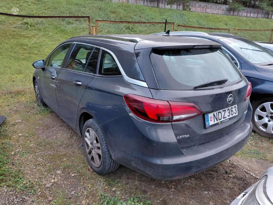 Pelēks Opel Astra 2016 Viļņa, ar dzinēja tilpumu 1.60 L un nobraukumu 367 tūkst. km par 4500 €, foto 3 vietnē AUTOMOTO.COM.LV
