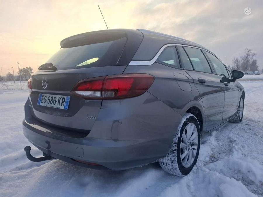 Grey Opel Astra 2016 in Kaunas, with an engine capacity of 1.60 L and mileage of 263 thousand km for 6250 €, photo 5 on AUTOMOTO.COM.LV