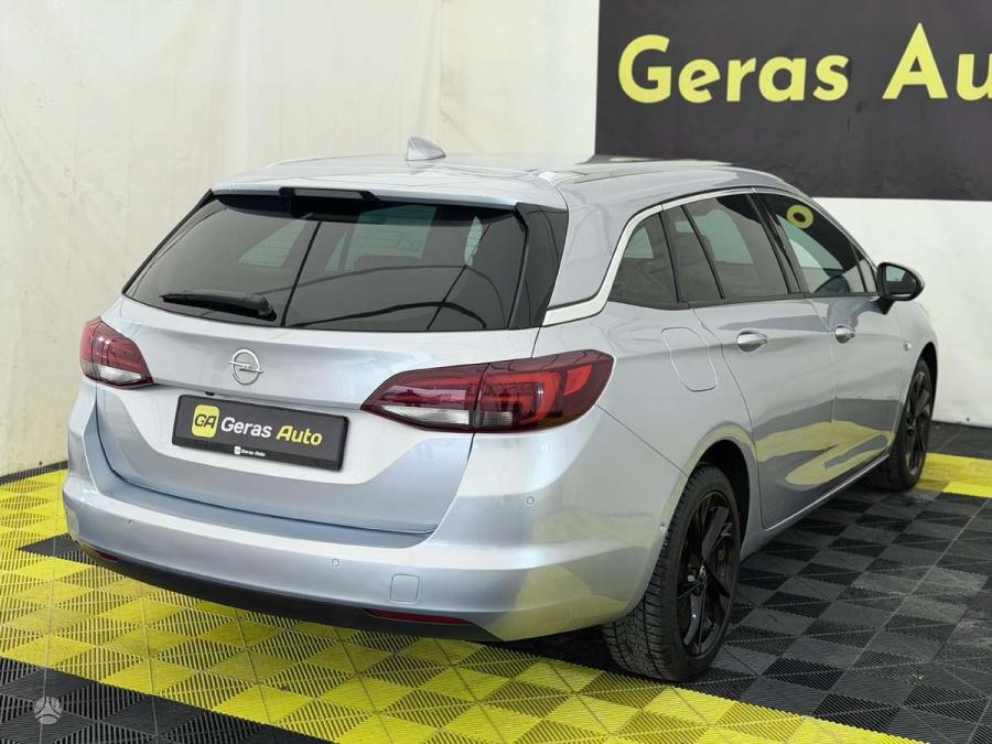Grey Opel Astra 2016 in Vilnius, with an engine capacity of 1.60 L and mileage of 28 thousand km for 11290 €, photo 4 on AUTOMOTO.COM.LV