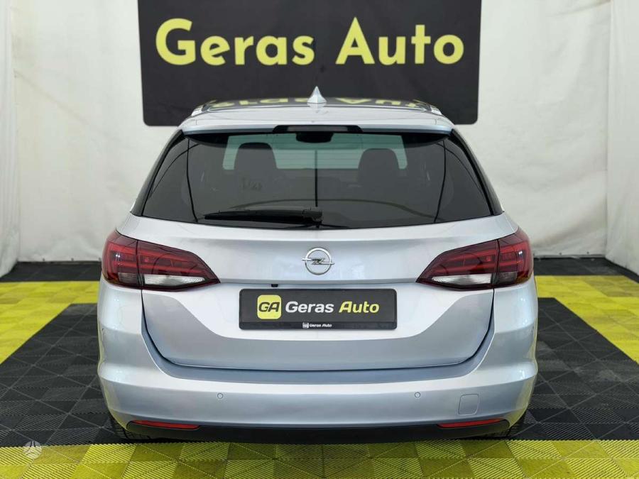 Grey Opel Astra 2016 in Vilnius, with an engine capacity of 1.60 L and mileage of 28 thousand km for 11290 €, photo 5 on AUTOMOTO.COM.LV