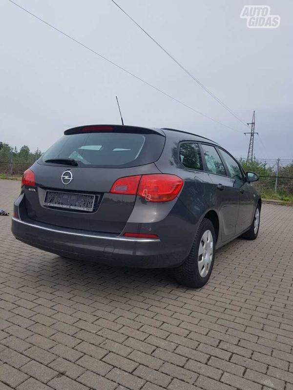 Pelēks Opel Astra 2016 Marijampole, ar dzinēja tilpumu 1.40 L un nobraukumu 200 tūkst. km par 4300 €, foto 4 vietnē AUTOMOTO.COM.LV
