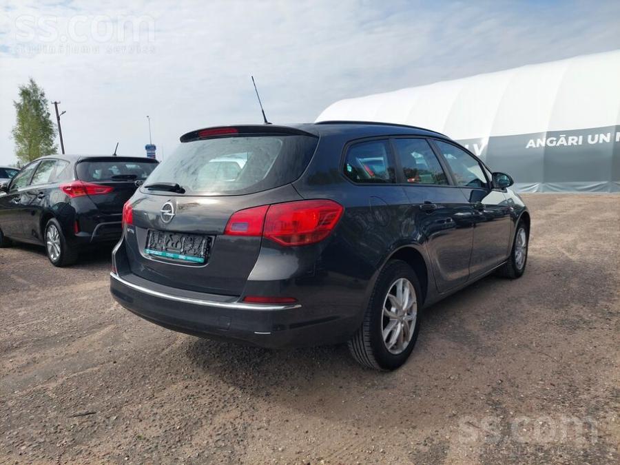 Grey Opel Astra 2016 in Cesis, with an engine capacity of 1.60 L and mileage of 184 thousand km for 5900 €, photo 4 on AUTOMOTO.COM.LV