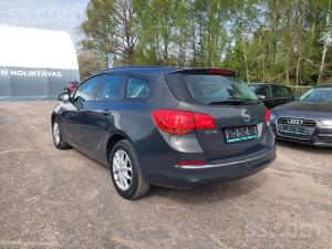 Grey Opel Astra 2016 in Cesis, with an engine capacity of 1.60 L and mileage of 184 thousand km for 5900 €, photo 5 on AUTOMOTO.COM.LV