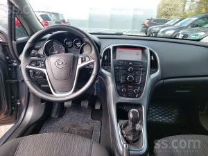 Grey Opel Astra 2016 in Cesis, with an engine capacity of 1.60 L and mileage of 184 thousand km for 5900 €, photo 6 on AUTOMOTO.COM.LV