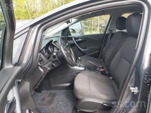 Grey Opel Astra 2016 in Cesis, with an engine capacity of 1.60 L and mileage of 184 thousand km for 5900 €, photo 7 on AUTOMOTO.COM.LV