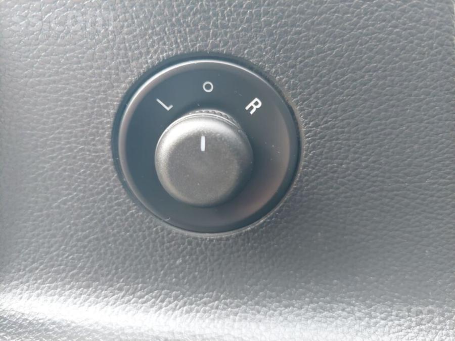 Grey Opel Astra 2016 in Cesis, with an engine capacity of 1.60 L and mileage of 184 thousand km for 5900 €, photo 10 on AUTOMOTO.COM.LV