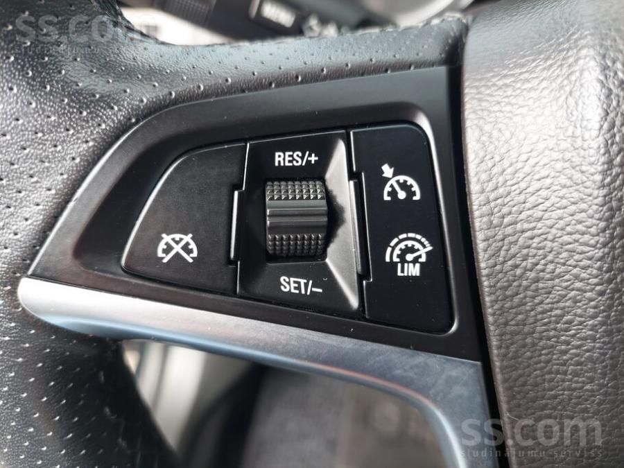 Grey Opel Astra 2016 in Cesis, with an engine capacity of 1.60 L and mileage of 184 thousand km for 5900 €, photo 12 on AUTOMOTO.COM.LV