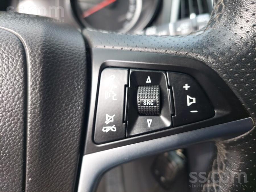 Grey Opel Astra 2016 in Cesis, with an engine capacity of 1.60 L and mileage of 184 thousand km for 5900 €, photo 14 on AUTOMOTO.COM.LV