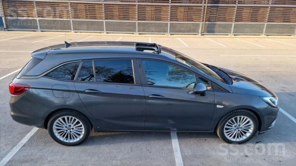 Grey Opel Astra 2016 in Riga, with an engine capacity of 1.60 L and mileage of 220 thousand km for 5450 €, photo 4 on AUTOMOTO.COM.LV