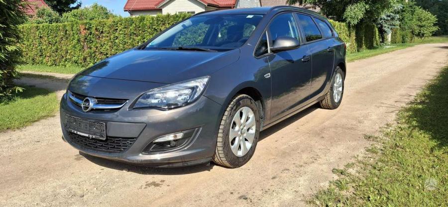 Grey Opel Astra 2016 in Rokiskis, with an engine capacity of 1.36 L and mileage of 137 thousand km for 3900 €, photo 1 on AUTOMOTO.COM.LV