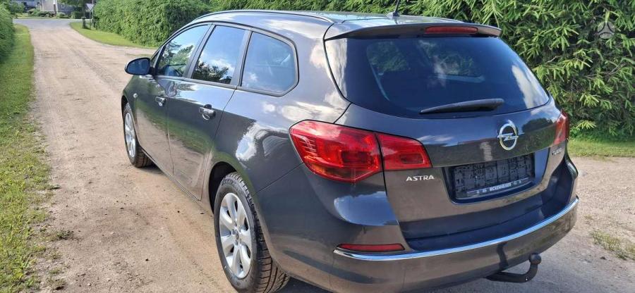 Grey Opel Astra 2016 in Rokiskis, with an engine capacity of 1.36 L and mileage of 137 thousand km for 3900 €, photo 8 on AUTOMOTO.COM.LV