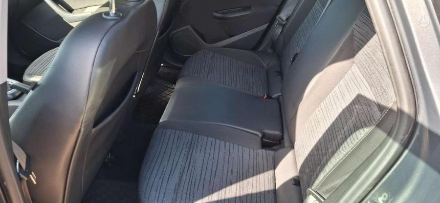 Grey Opel Astra 2016 in Rokiskis, with an engine capacity of 1.36 L and mileage of 137 thousand km for 3900 €, photo 18 on AUTOMOTO.COM.LV