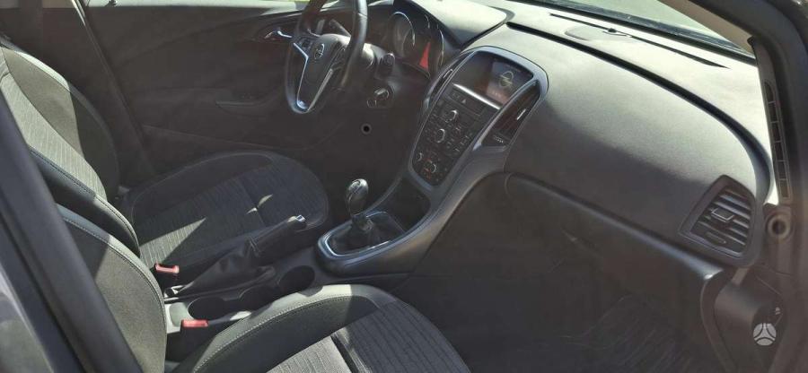 Grey Opel Astra 2016 in Rokiskis, with an engine capacity of 1.36 L and mileage of 137 thousand km for 3900 €, photo 20 on AUTOMOTO.COM.LV