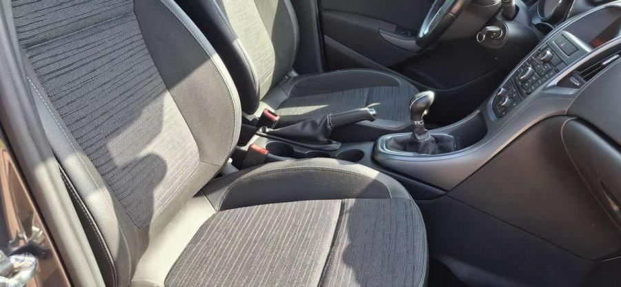 Grey Opel Astra 2016 in Rokiskis, with an engine capacity of 1.36 L and mileage of 137 thousand km for 3900 €, photo 21 on AUTOMOTO.COM.LV