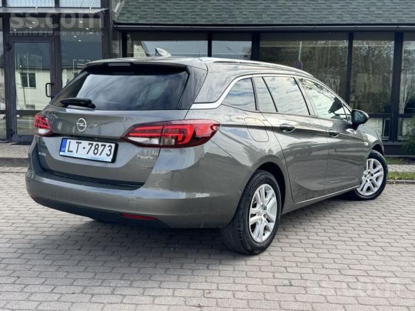Grey Opel Astra 2016 in Tukums, with an engine capacity of 1.60 L and mileage of 219 thousand km for 6555 €, photo 3 on AUTOMOTO.COM.LV