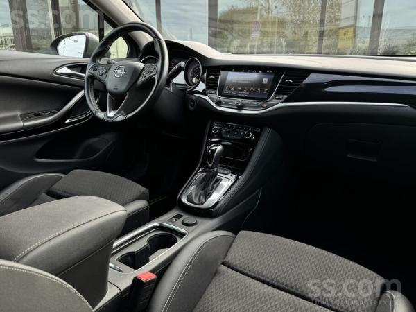 Grey Opel Astra 2016 in Tukums, with an engine capacity of 1.60 L and mileage of 219 thousand km for 6555 €, photo 7 on AUTOMOTO.COM.LV