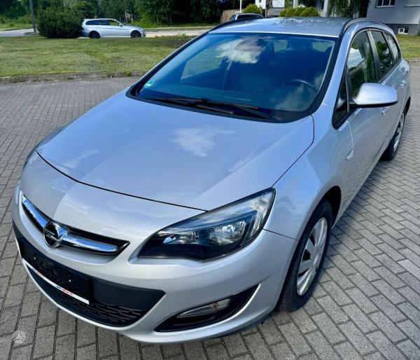 Grey Opel Astra 2016 in Kaunas, with an engine capacity of 1.60 L and mileage of 130 thousand km for 3990 €, photo 2 on AUTOMOTO.COM.LV