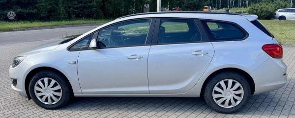 Grey Opel Astra 2016 in Kaunas, with an engine capacity of 1.60 L and mileage of 130 thousand km for 3990 €, photo 3 on AUTOMOTO.COM.LV