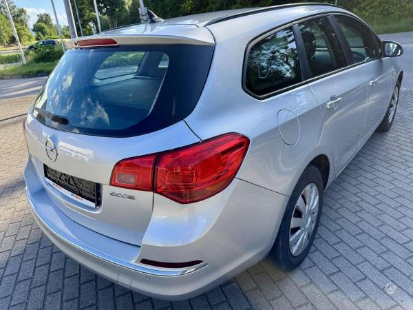 Grey Opel Astra 2016 in Kaunas, with an engine capacity of 1.60 L and mileage of 130 thousand km for 3990 €, photo 6 on AUTOMOTO.COM.LV
