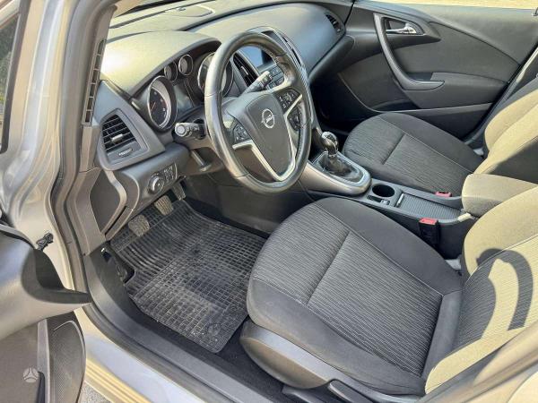Grey Opel Astra 2016 in Kaunas, with an engine capacity of 1.60 L and mileage of 130 thousand km for 3990 €, photo 10 on AUTOMOTO.COM.LV