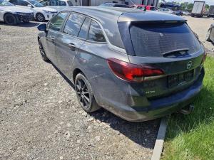 Grey Opel Astra 2016 in Marijampole, with an engine capacity of 1.60 L and mileage of 330 thousand km for 2900 €, photo 5 on AUTOMOTO.COM.LV