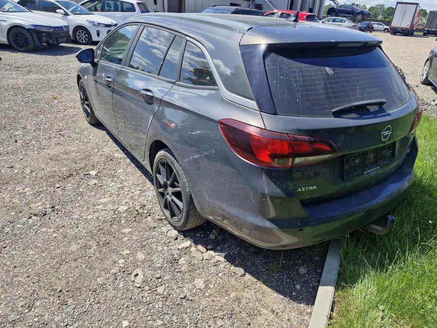 Grey Opel Astra 2016 in Marijampole, with an engine capacity of 1.60 L and mileage of 330 thousand km for 2900 €, photo 5 on AUTOMOTO.COM.LV