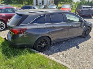 Grey Opel Astra 2016 in Marijampole, with an engine capacity of 1.60 L and mileage of 330 thousand km for 2900 €, photo 6 on AUTOMOTO.COM.LV