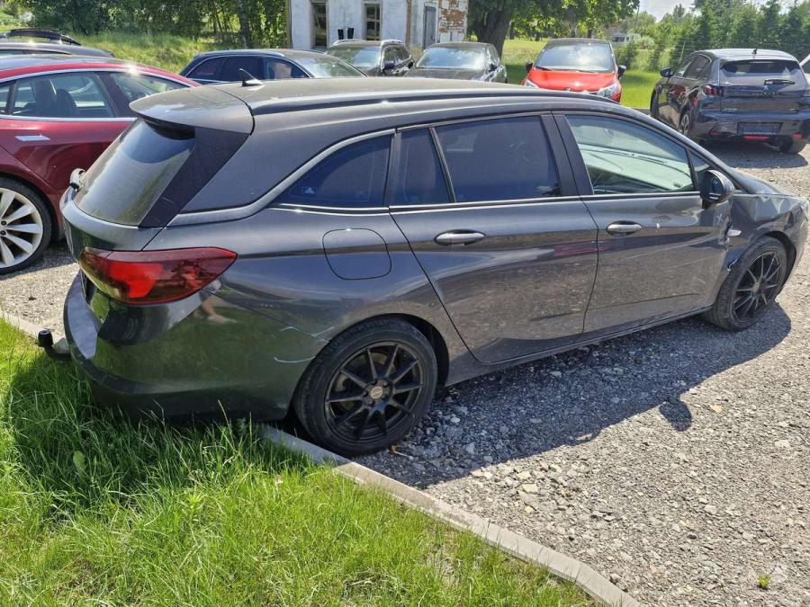Grey Opel Astra 2016 in Marijampole, with an engine capacity of 1.60 L and mileage of 330 thousand km for 2900 €, photo 6 on AUTOMOTO.COM.LV