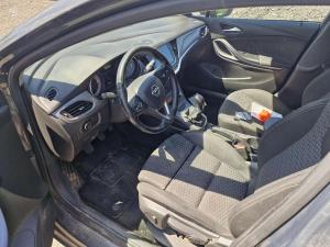 Grey Opel Astra 2016 in Marijampole, with an engine capacity of 1.60 L and mileage of 330 thousand km for 2900 €, photo 10 on AUTOMOTO.COM.LV