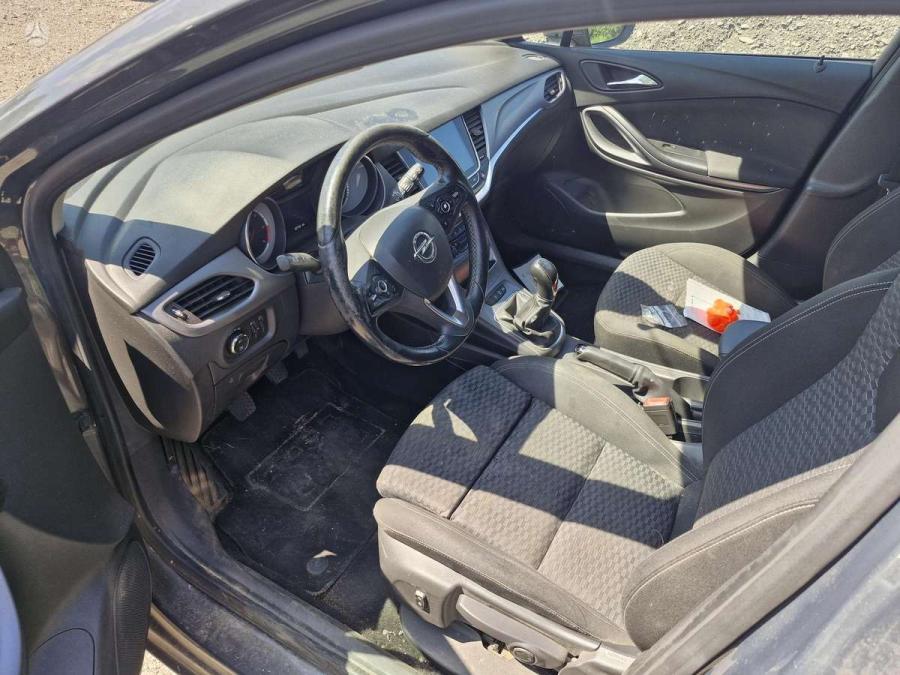 Grey Opel Astra 2016 in Marijampole, with an engine capacity of 1.60 L and mileage of 330 thousand km for 2900 €, photo 10 on AUTOMOTO.COM.LV
