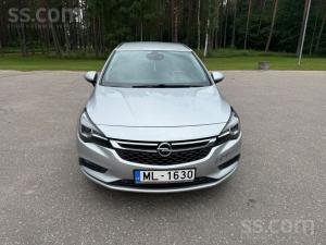 Grey Opel Astra 2016 in Riga, with an engine capacity of 1.60 L and mileage of 223 thousand km for 5000 €, photo 3 on AUTOMOTO.COM.LV