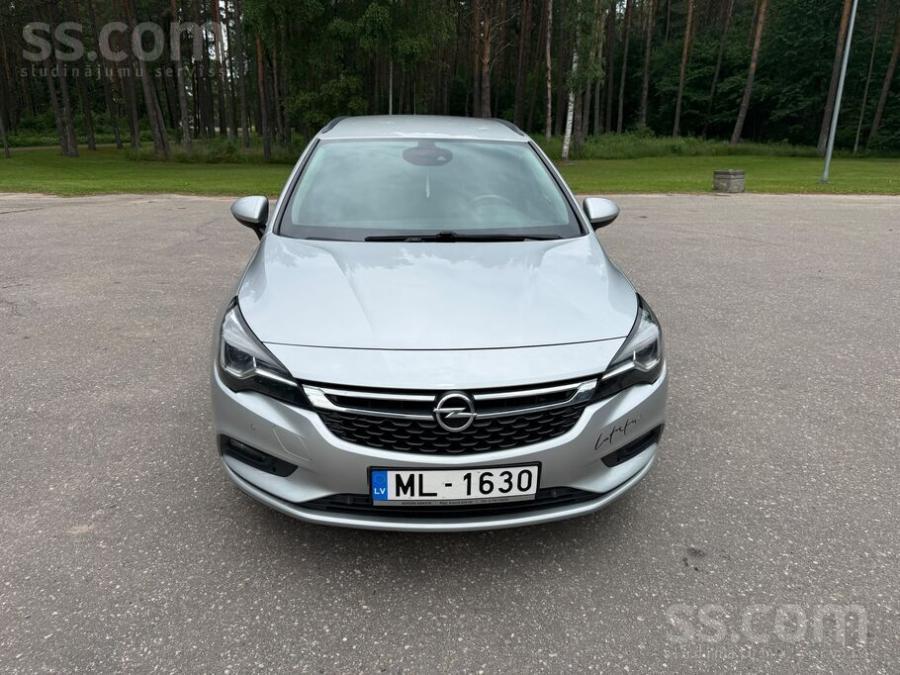 Grey Opel Astra 2016 in Riga, with an engine capacity of 1.60 L and mileage of 223 thousand km for 5000 €, photo 3 on AUTOMOTO.COM.LV