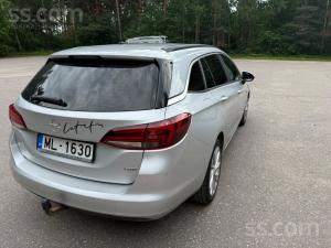 Grey Opel Astra 2016 in Riga, with an engine capacity of 1.60 L and mileage of 223 thousand km for 5000 €, photo 4 on AUTOMOTO.COM.LV