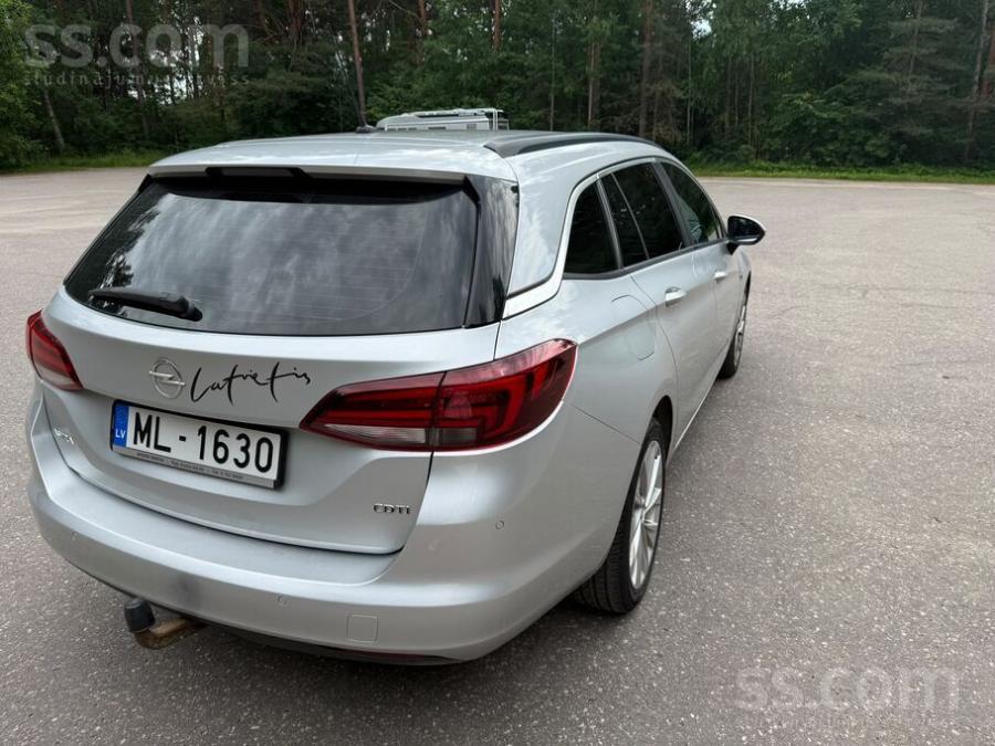 Grey Opel Astra 2016 in Riga, with an engine capacity of 1.60 L and mileage of 223 thousand km for 5000 €, photo 4 on AUTOMOTO.COM.LV