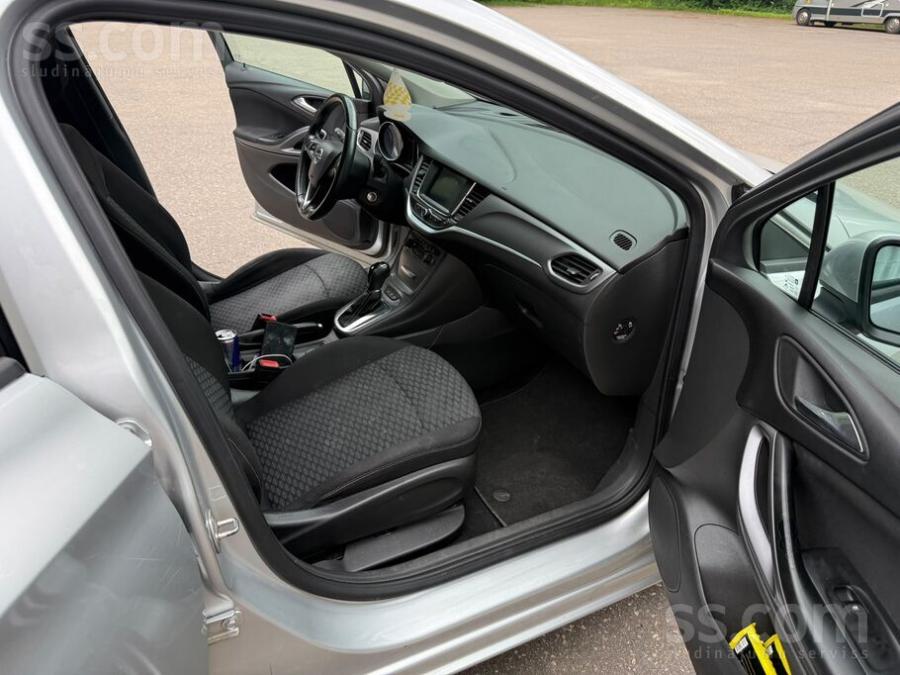 Grey Opel Astra 2016 in Riga, with an engine capacity of 1.60 L and mileage of 223 thousand km for 5000 €, photo 7 on AUTOMOTO.COM.LV