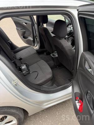 Grey Opel Astra 2016 in Riga, with an engine capacity of 1.60 L and mileage of 223 thousand km for 5000 €, photo 8 on AUTOMOTO.COM.LV