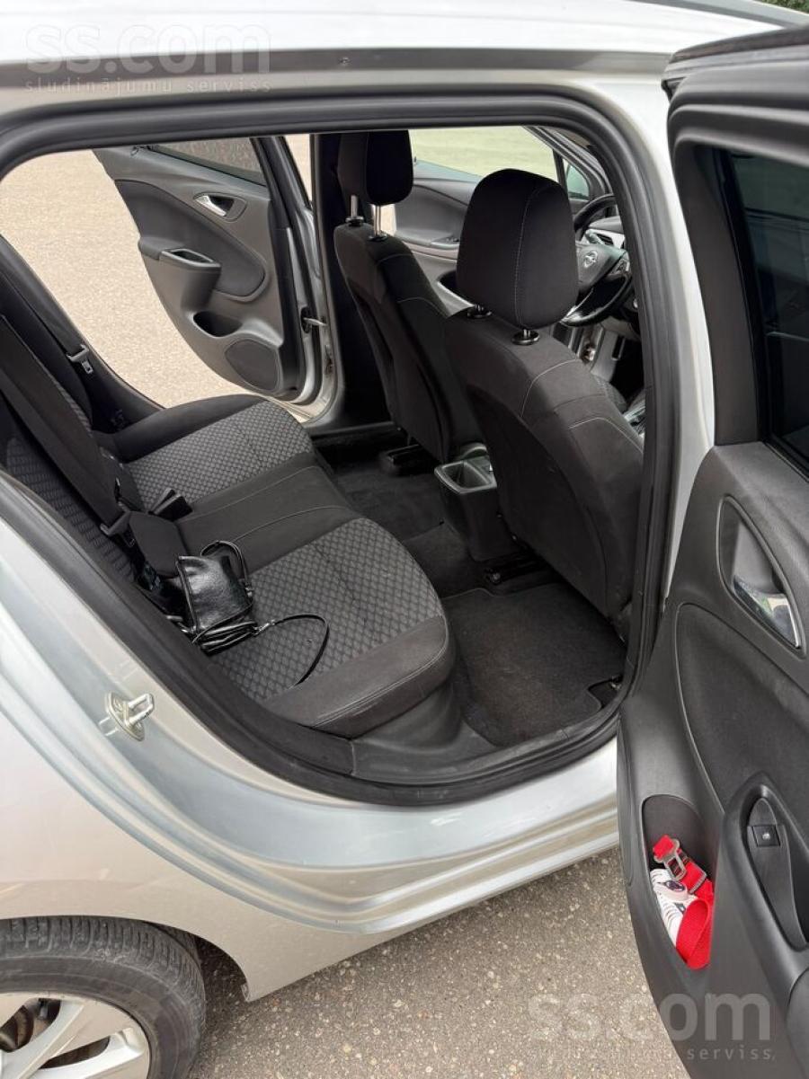 Grey Opel Astra 2016 in Riga, with an engine capacity of 1.60 L and mileage of 223 thousand km for 5000 €, photo 8 on AUTOMOTO.COM.LV