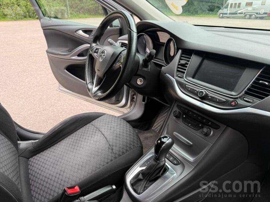 Grey Opel Astra 2016 in Riga, with an engine capacity of 1.60 L and mileage of 223 thousand km for 5000 €, photo 10 on AUTOMOTO.COM.LV