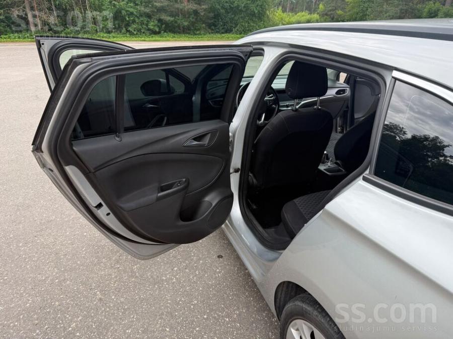 Grey Opel Astra 2016 in Riga, with an engine capacity of 1.60 L and mileage of 223 thousand km for 5000 €, photo 11 on AUTOMOTO.COM.LV