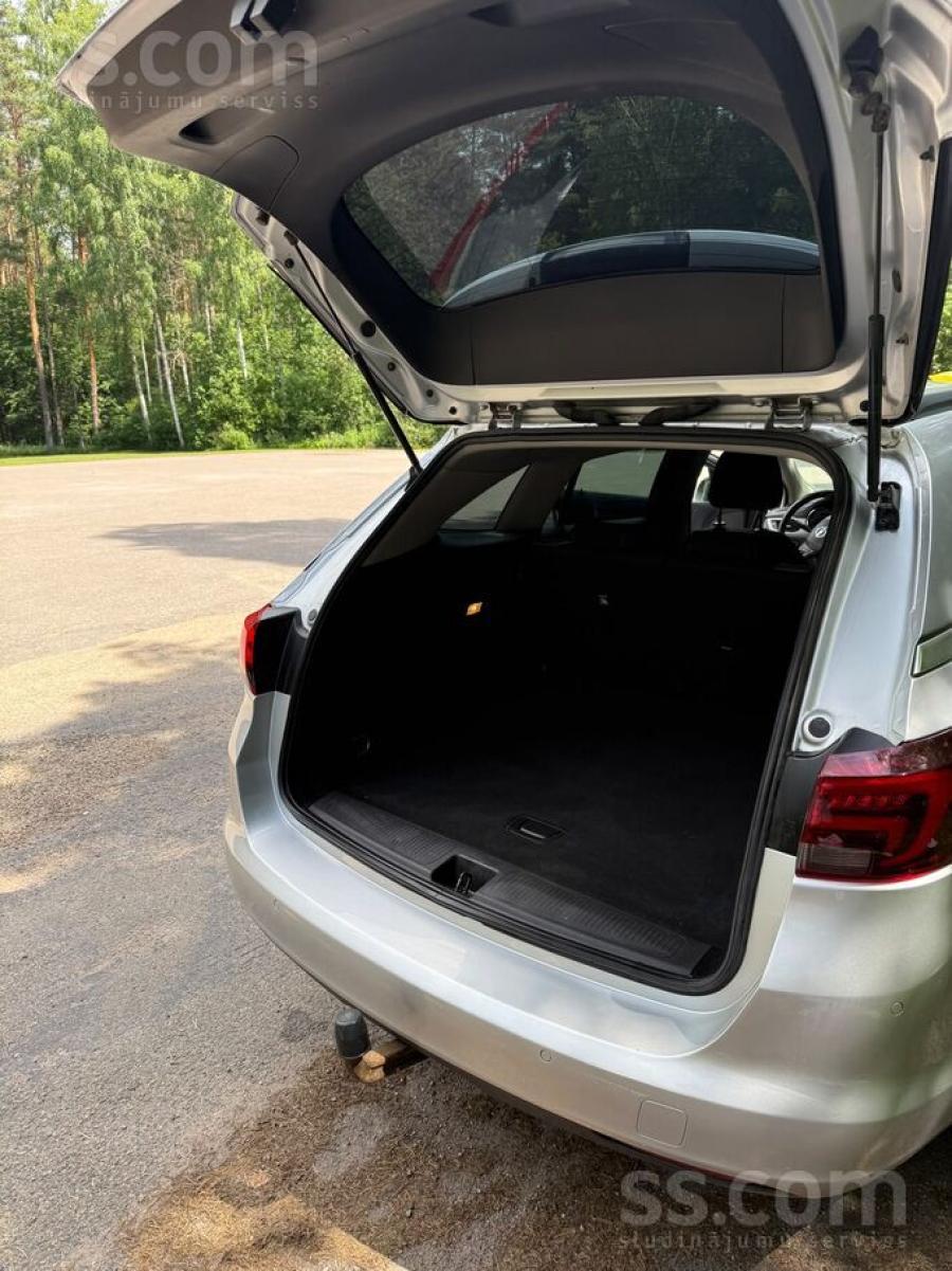 Grey Opel Astra 2016 in Riga, with an engine capacity of 1.60 L and mileage of 223 thousand km for 5000 €, photo 12 on AUTOMOTO.COM.LV