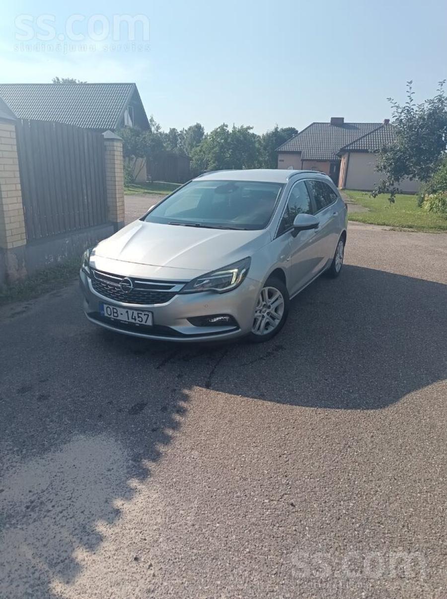 Grey Opel Astra 2016 in Dobele, with an engine capacity of 1.60 L and mileage of 274 thousand km for 6500 €, photo 1 on AUTOMOTO.COM.LV