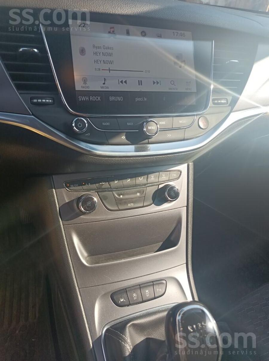 Grey Opel Astra 2016 in Dobele, with an engine capacity of 1.60 L and mileage of 274 thousand km for 6500 €, photo 6 on AUTOMOTO.COM.LV