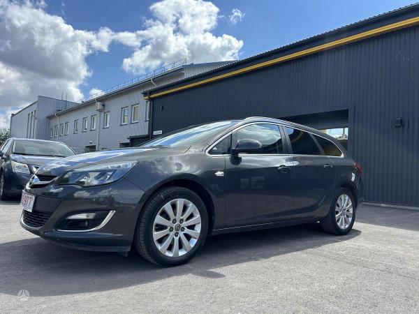 Grey Opel Astra 2016 in Siauliai, with an engine capacity of 1.60 L and mileage of 201 thousand km for 4750 €, photo 1 on AUTOMOTO.COM.LV