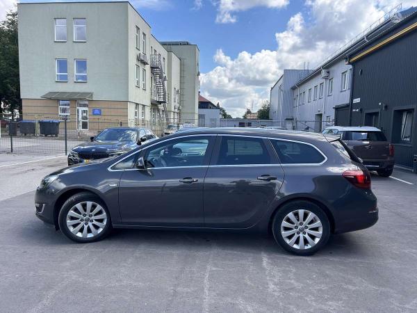 Grey Opel Astra 2016 in Siauliai, with an engine capacity of 1.60 L and mileage of 201 thousand km for 4750 €, photo 9 on AUTOMOTO.COM.LV