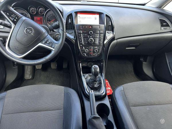 Grey Opel Astra 2016 in Siauliai, with an engine capacity of 1.60 L and mileage of 201 thousand km for 4750 €, photo 10 on AUTOMOTO.COM.LV