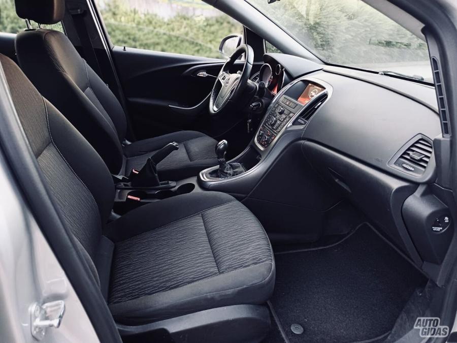 Grey Opel Astra 2016 in Utena, with an engine capacity of 1.40 L and mileage of 207 thousand km for 4950 €, photo 11 on AUTOMOTO.COM.LV