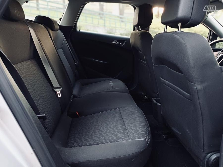 Grey Opel Astra 2016 in Utena, with an engine capacity of 1.40 L and mileage of 207 thousand km for 4950 €, photo 32 on AUTOMOTO.COM.LV