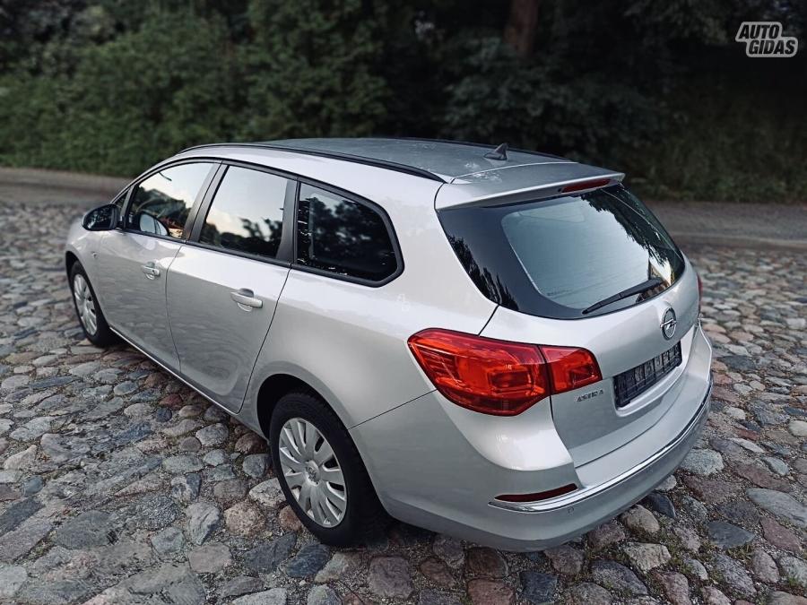 Grey Opel Astra 2016 in Utena, with an engine capacity of 1.40 L and mileage of 207 thousand km for 4950 €, photo 1 on AUTOMOTO.COM.LV